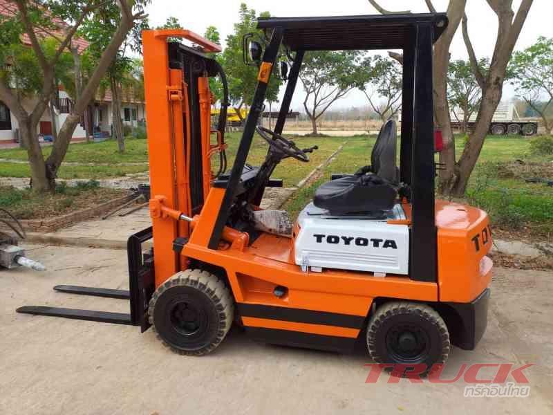 ขายรถยกโฟล์คลิฟท์ Toyota รุ่น: 02-FD18 เครื่องยนต์ดีเซล -2J ยกได้
