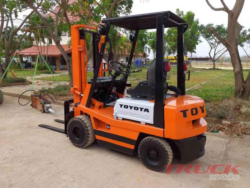 ขายรถยกโฟล์คลิฟท์ Toyota รุ่น: 02-FD18 เครื่องยนต์ดีเซล -2J ยกได้