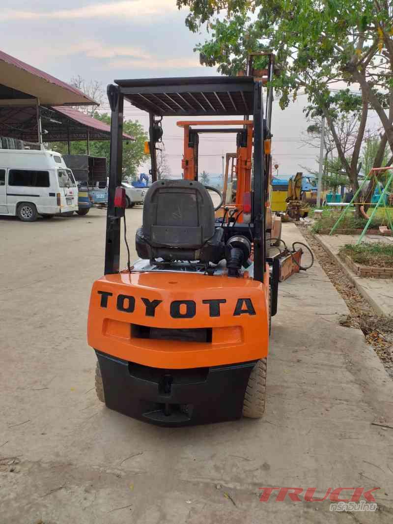 ขายรถยกโฟล์คลิฟท์ Toyota รุ่น: 02-FD18 เครื่องยนต์ดีเซล -2J ยกได้